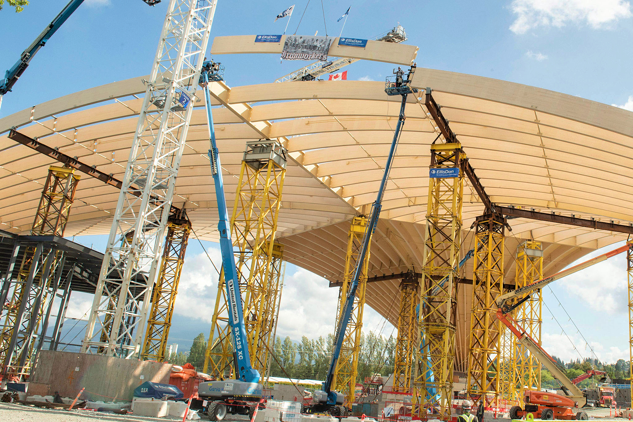 Freedom Mobile Arch in Vancouver: the world's largest wooden roof nears ...